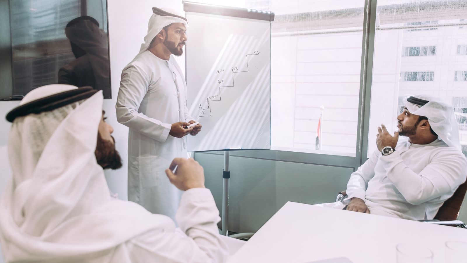 8 Key Differences Between Interpersonal and Intrapersonal Intelligence ...